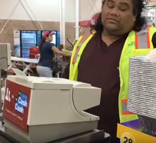 Watch The Hilarious Moment A Little Girl Mistakes A Cashier For ‘Moana ...
