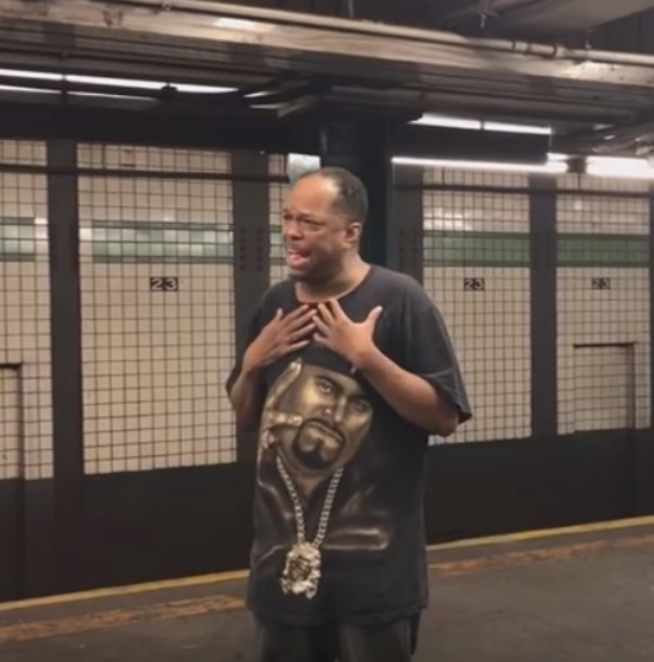 People Suddenly Stop When They Hear Subway Singer Belting Out ...