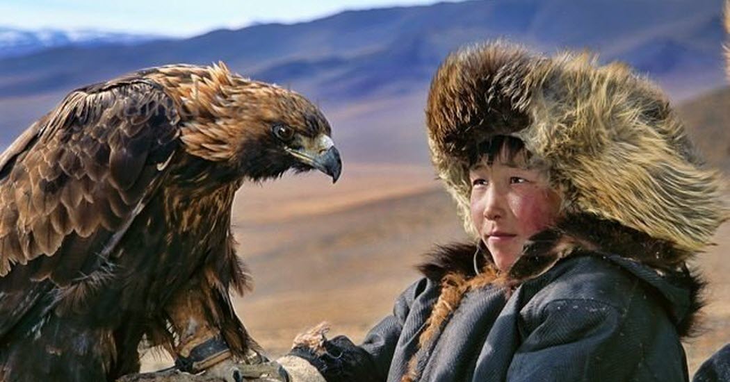 Photographer Stays With A Lost Mongolian Tribe And Captures Stunning ...