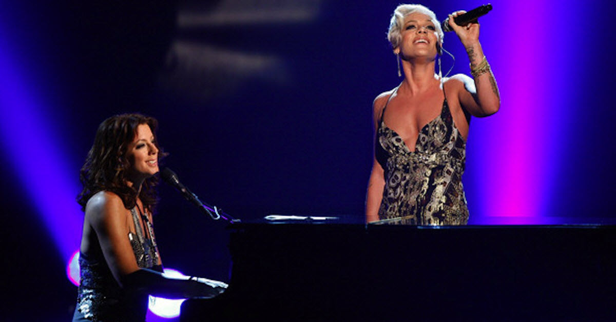 Pink And Sarah McLachlan Perform Haunting Duet Of ‘Arms Of The Angel ...