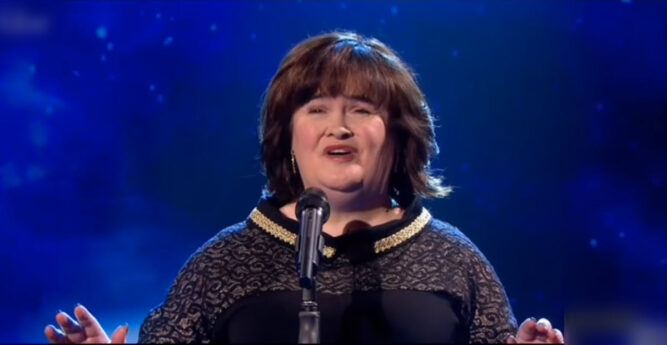 Susan Boyle Sings Incredible Rendition Of Christmas Classic ‘Little ...