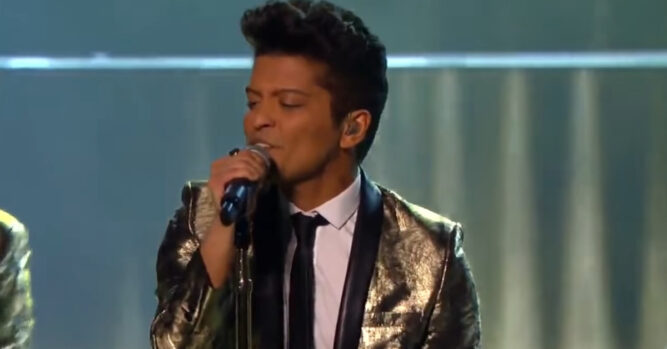 Bruno Mars Gives His All In A Spectacular Performance Of His Top Hits ...
