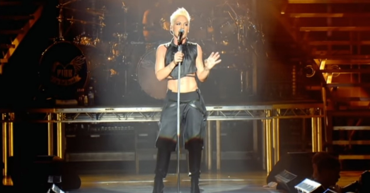 Pink Lights Up The Audience With A Very Talented Rendition Of ‘Who Knew ...