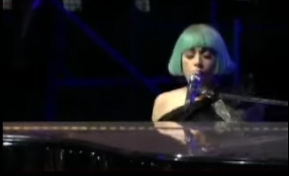 Lady Gaga In One Of Her Best Live Performances – InnerStrengthZone.com