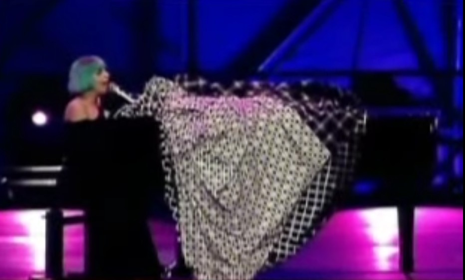 Lady Gaga In One Of Her Best Live Performances – InnerStrengthZone.com