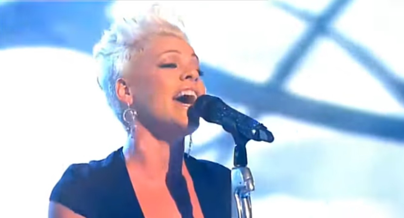 Pink Goes Live To Entertain The Audience And Judges With A Spirited ...