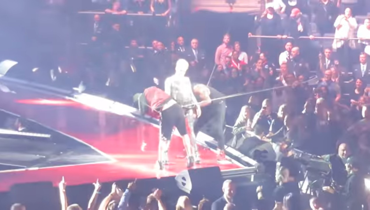 Pink Is Lifted Off The Stage And Spins High Above The Crowd As She ...