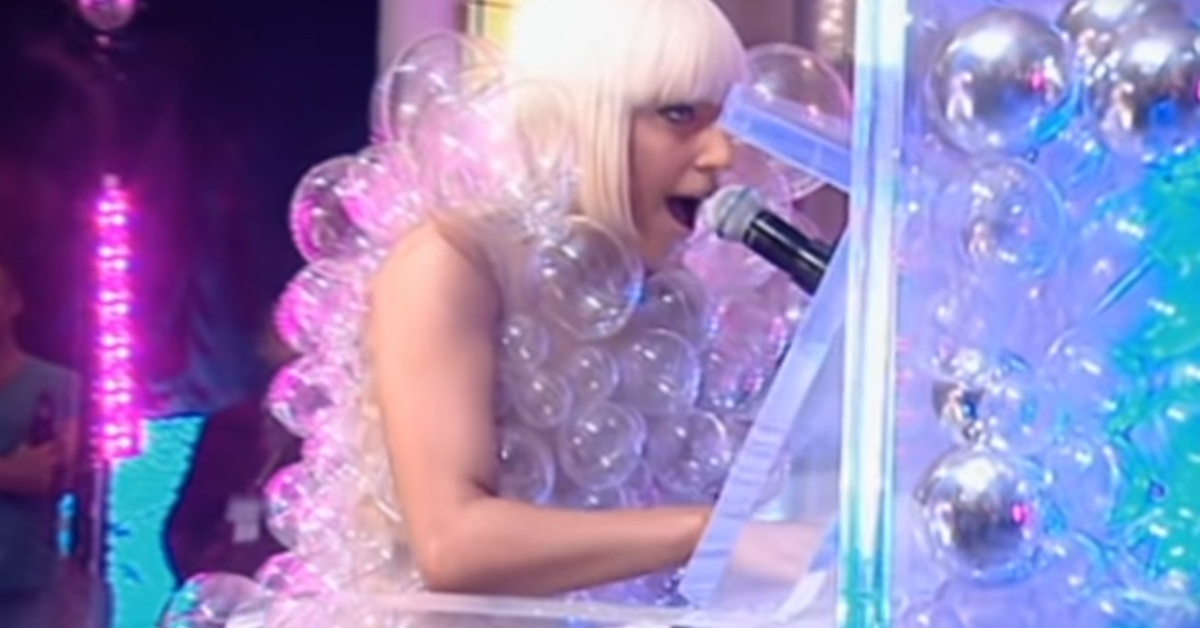 Lady Gaga Wears Bubbles For This Amazing Acoustic Performance Of ‘Paparazzi’ – InnerStrengthZone.com