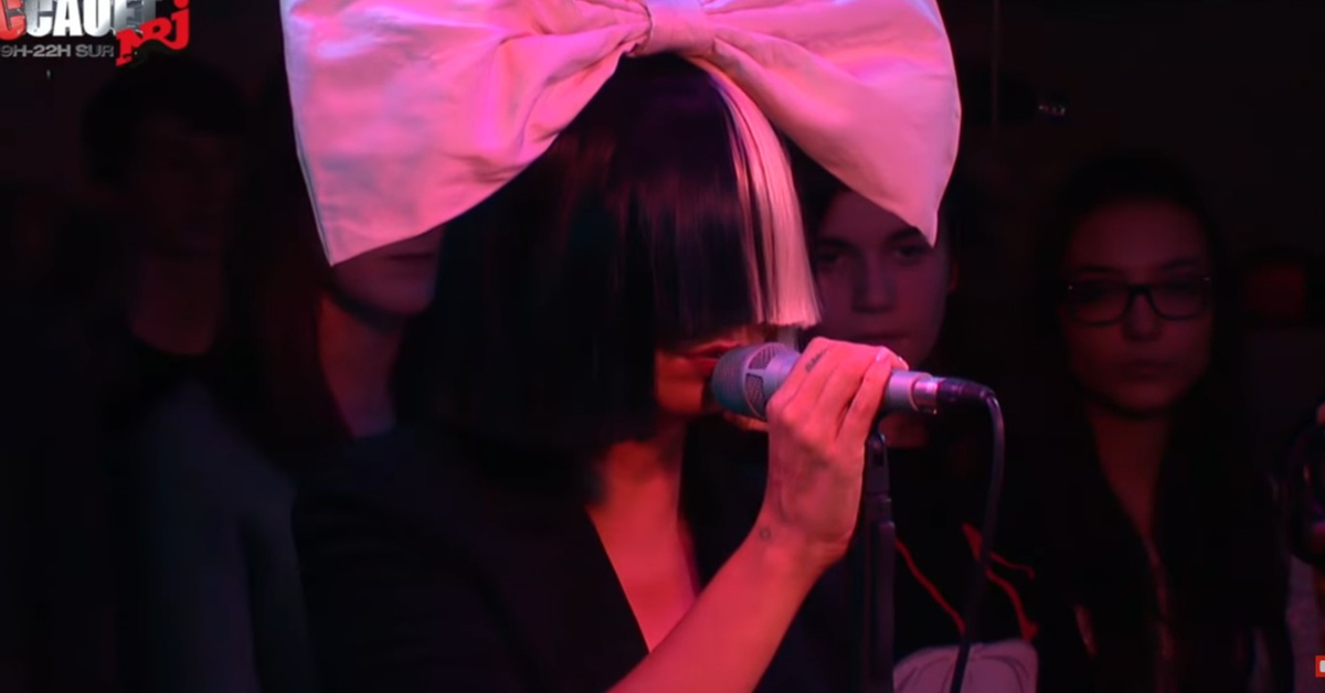 Sia Puts On A Show-stopping Performance Live When She Does “Chandelier ...