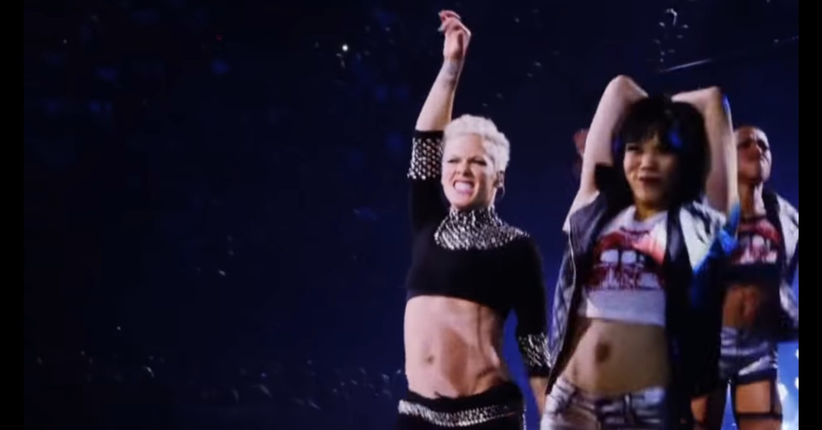 Pink And An Energetic Group Of Dancers Hit The Stage Hard With ‘U + Ur ...