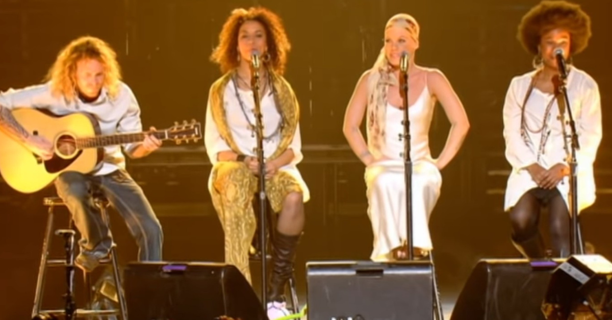 Pink Goes Live Before An Audience Of Thousands For An Incredible ...