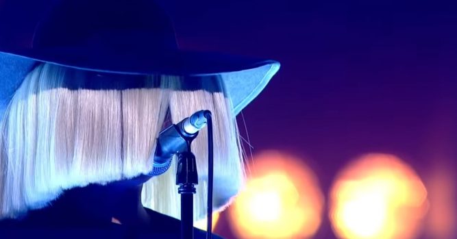 Sia Impresses Us All With An Amazing Live Performance Of ‘Elastic Heart ...