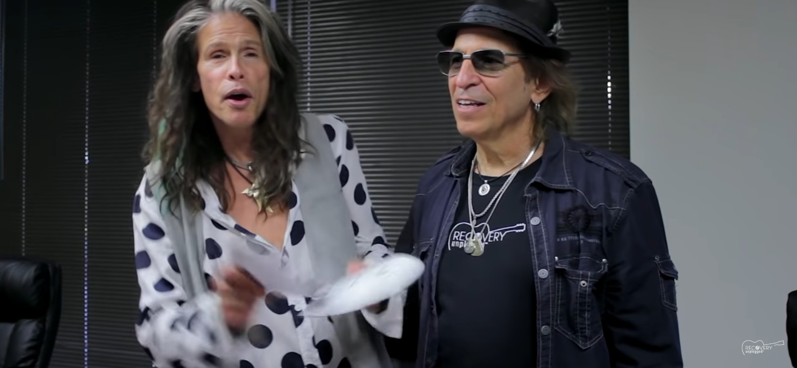 Steven Tyler Performs An Unforgettable Rendition Of ‘Dream On’ For A ...