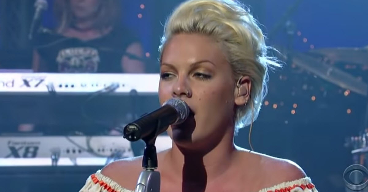 Pink Visits David Letterman In The Studio And Thrilled The Audience ...