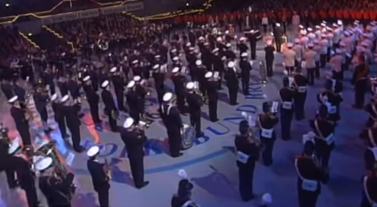Huge Orchestra Delights Audience with Spellbinding Performance of ...