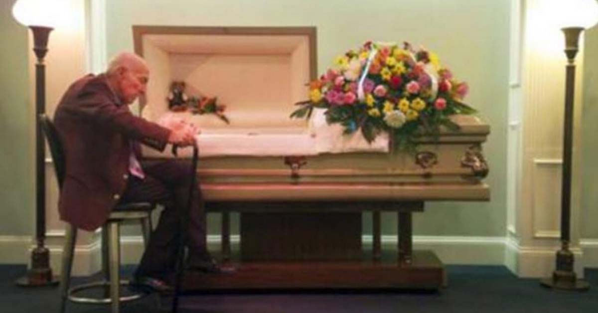 Elderly Man Becomes Part Of A Viral Picture As He Sits By His Wife’s ...