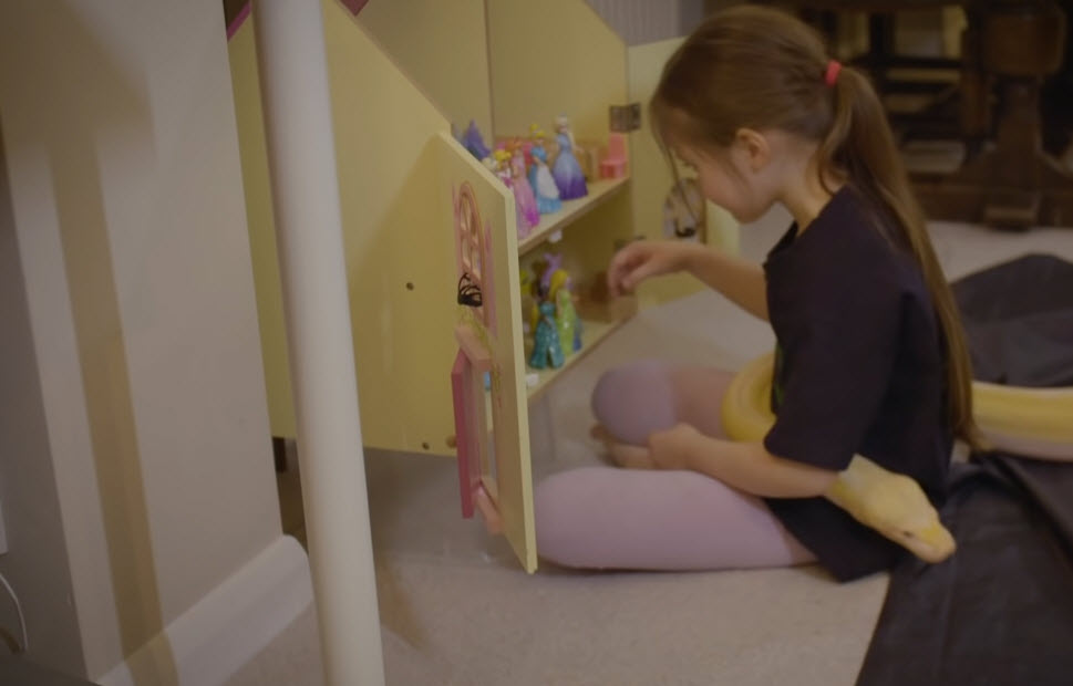 Little Girl Is Best Friends With A Huge Python And The Father Couldn’t ...