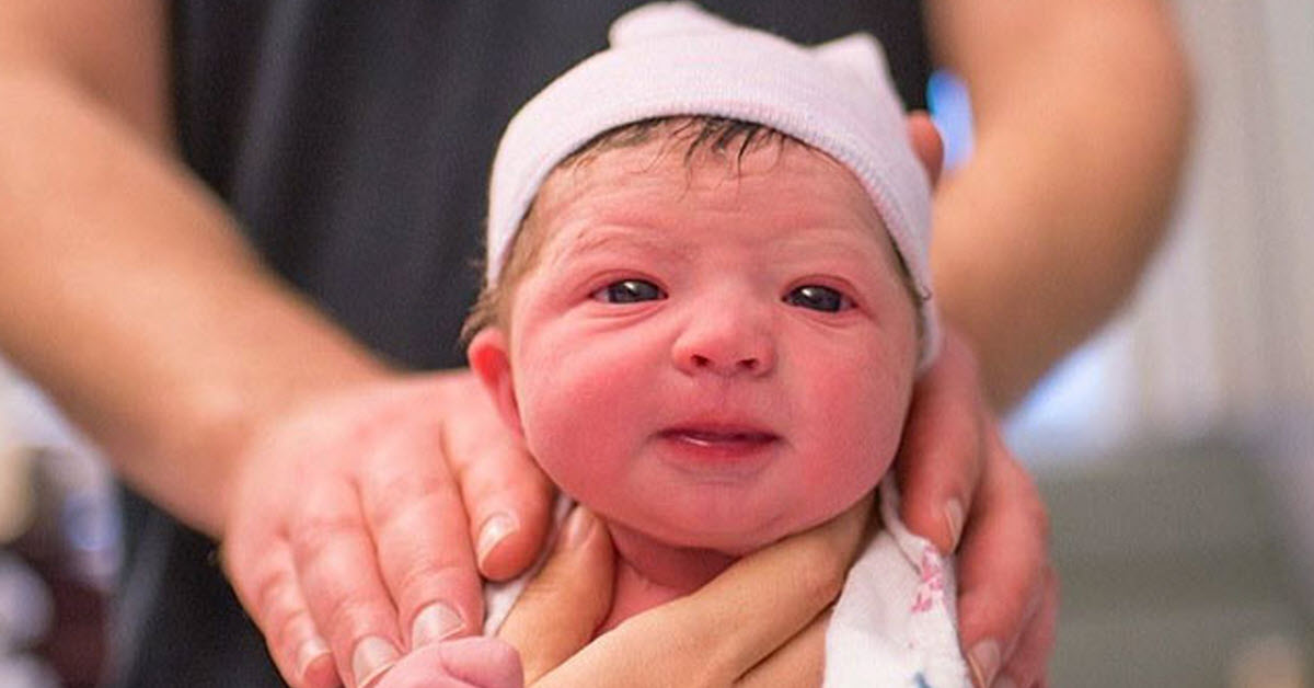 Mom Packs Her Camera For The Delivery Of Her Child And The Pictures Are ...